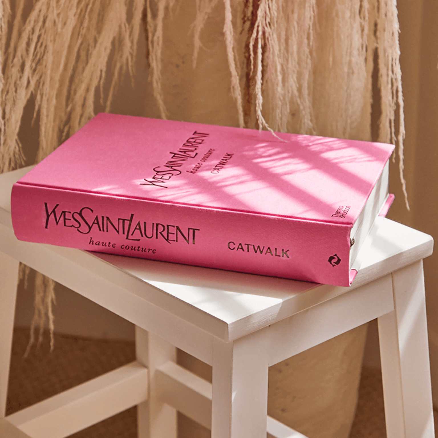 Boek | Yves Saint Laurent Catwalk - Industrialwood