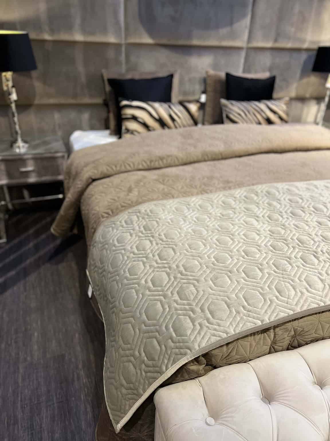 Bedsprei | Loper | Shiny Velvet Stone - Industrialwood