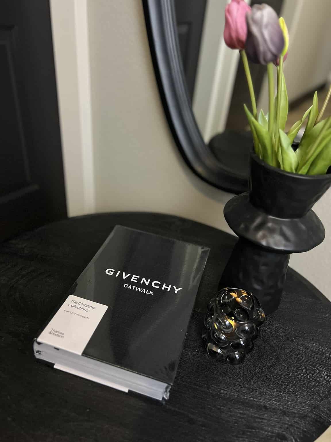 Boek | Givenchy Catwalk - Industrialwood